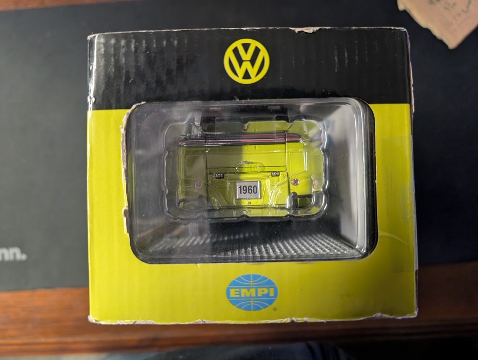 M2 Machines 1/24 1960 VW Microbus USA Green and Black EMPI Equipped ...