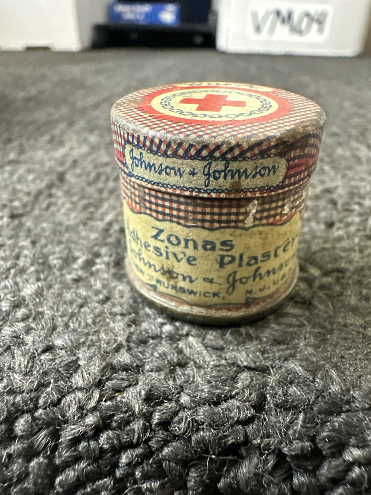 Vintage-Johnson & Johnson-Zonas-Adhesive Plaster-Tin-Litho-Medical-1 ...
