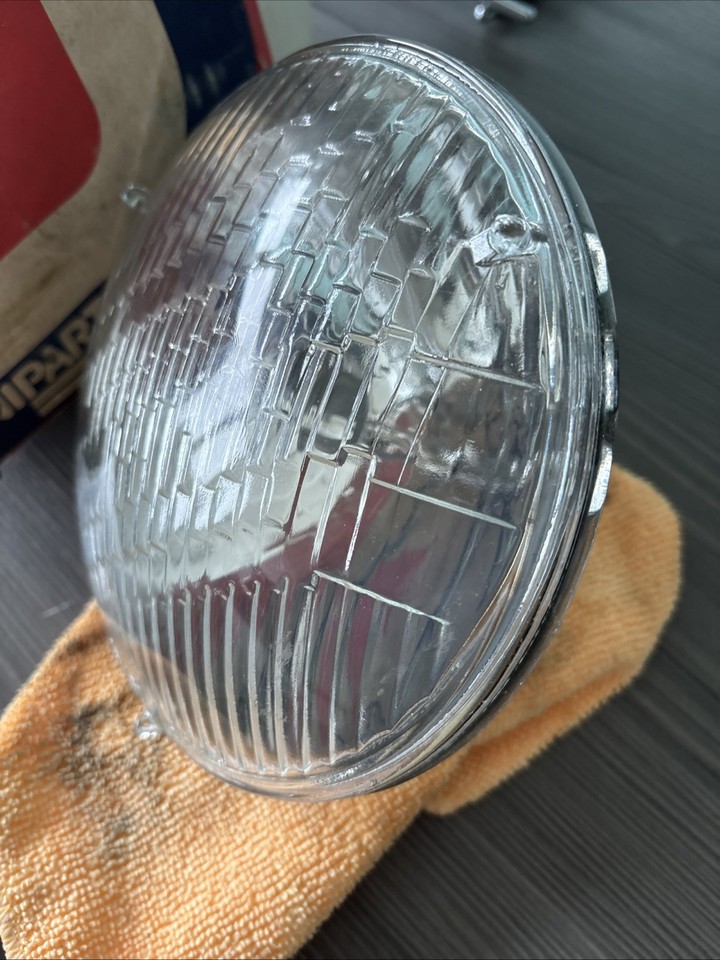 MGB, MGB gt, MGBGTV8 – sealed beam headlamp Right Hand Uni part GLU106 ...