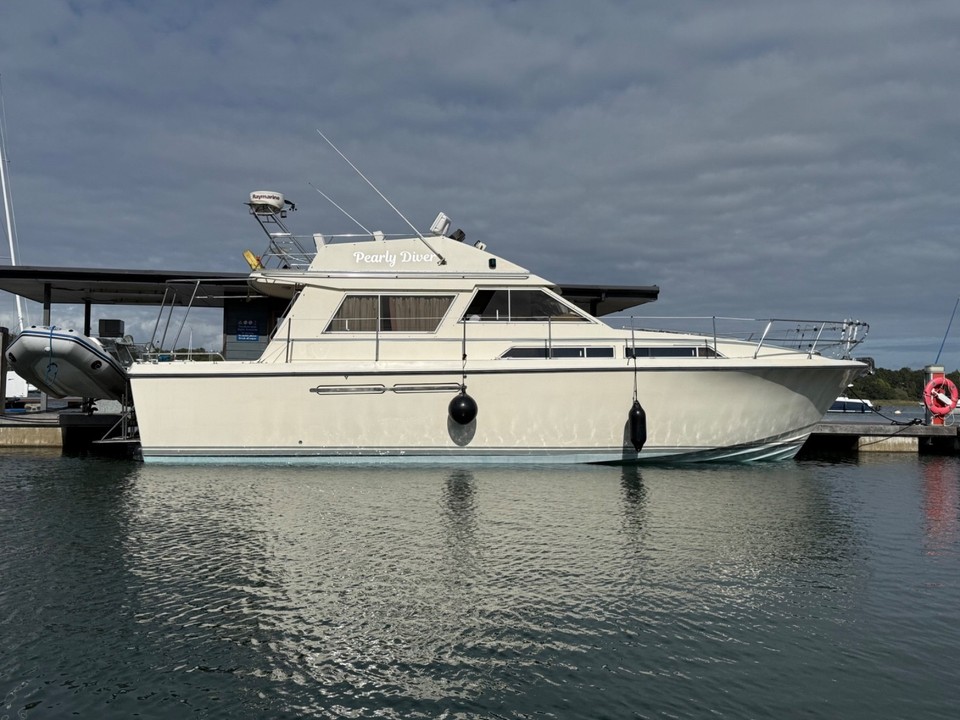 Princess 38 Flybridge Motorboat Twin Diesel Shaft, Turn Key ready to ...