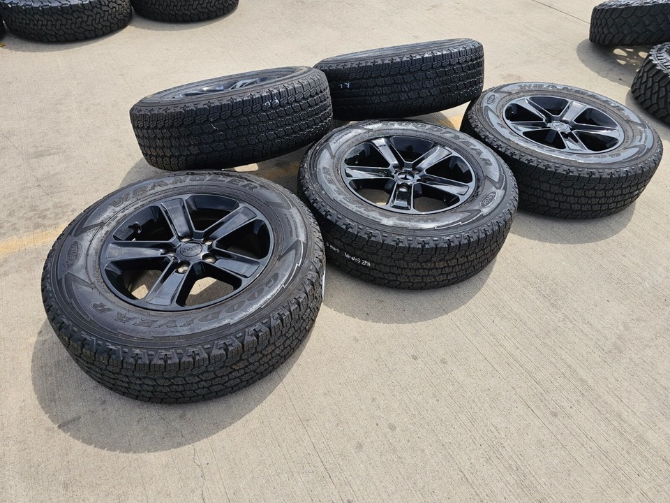 18" Jeep Wrangler Altitude Black OEM wheels rims 9255 9221 tires ...