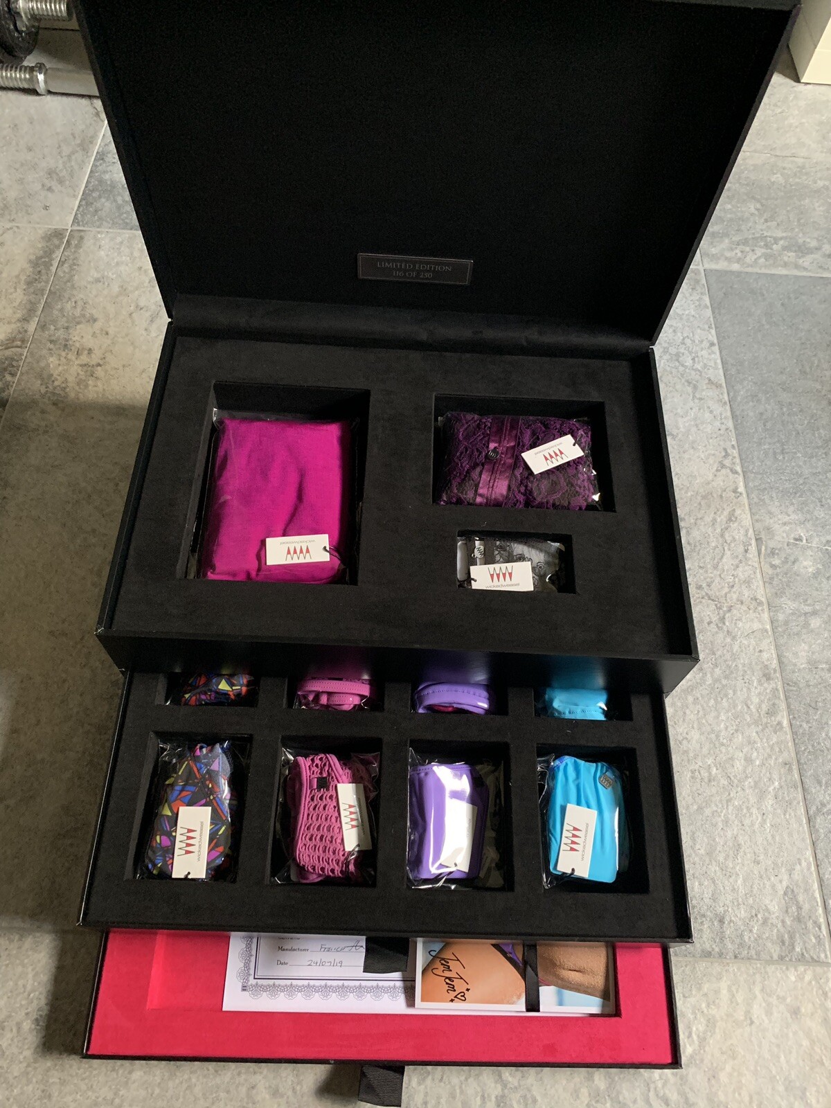 Wicked Weasel Collectors Edition 25th Anniversary Box + Foto Book ...