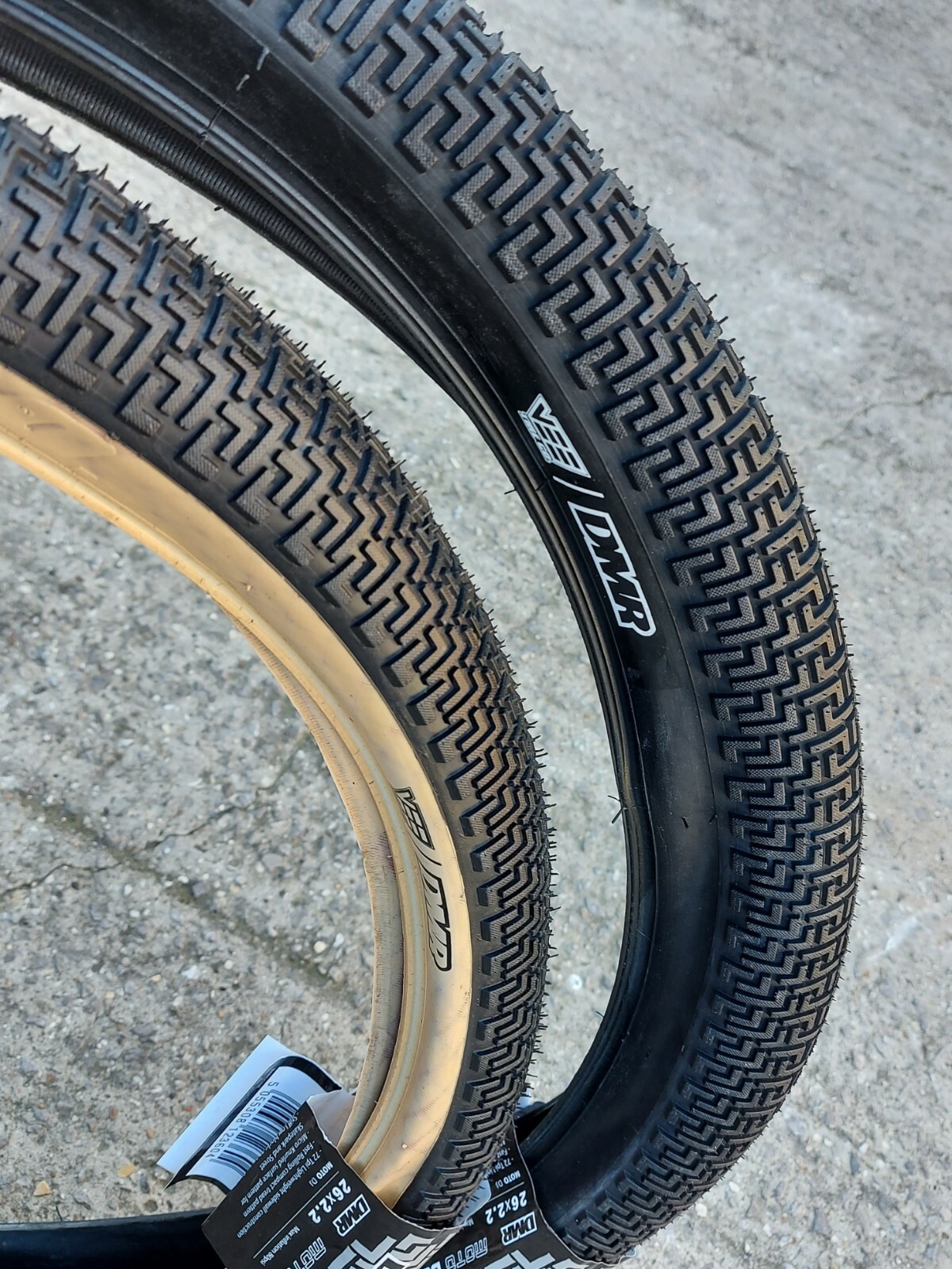 DMR - Moto DJ Tyre - 26x2.2" Black / Skin Wall Dirt Jump MTB Mountain ...