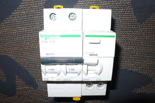 DISJONCTEUR A9F74202 DIFFERENTIEL A9Q11225 SCHNEIDER ELECTRIC C2A 30mA ...
