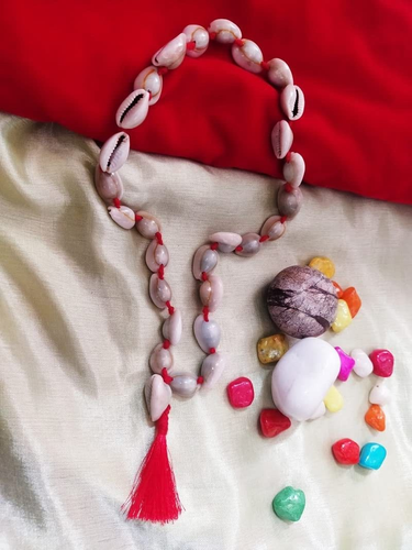 White Kodi Kaudi Mala Goddess Laxmi Kauri Shell Beads Pooja Wealth ...