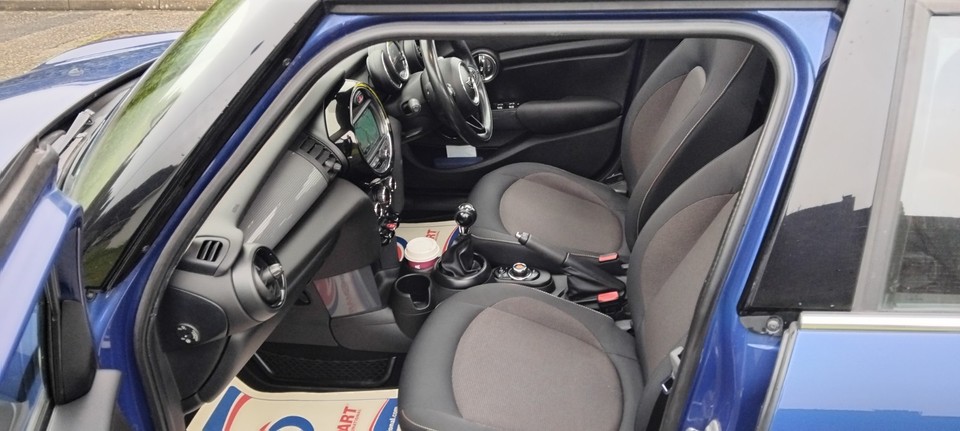 MINI COOPER. 5 DOOR HATCHBACK. 2018. FULL PANORAMIC ELECTRIC SUNROOF ...