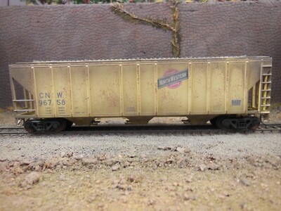 HO SCALE CUSTOM WEATHERED CNW 96758 CHICAGO NORTH WESTERN FMC 3-BAY ...