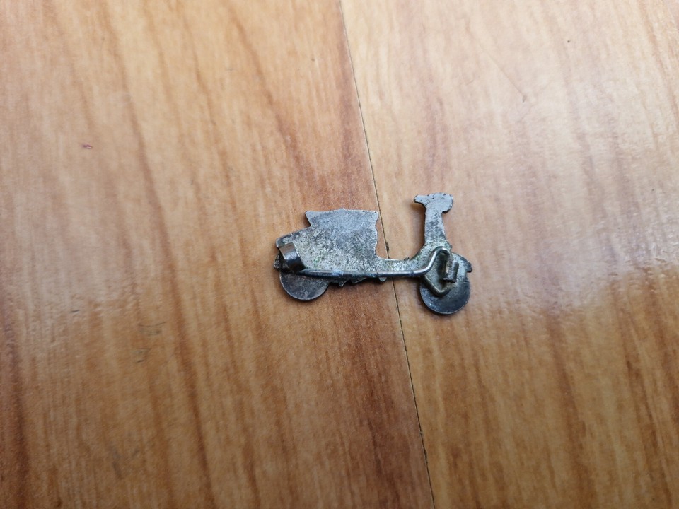 VINTAGE ORANGE VESPA SCOOTER LAMBRETTA BIKE MOTORCYCLE PIN BADGE MODS ...