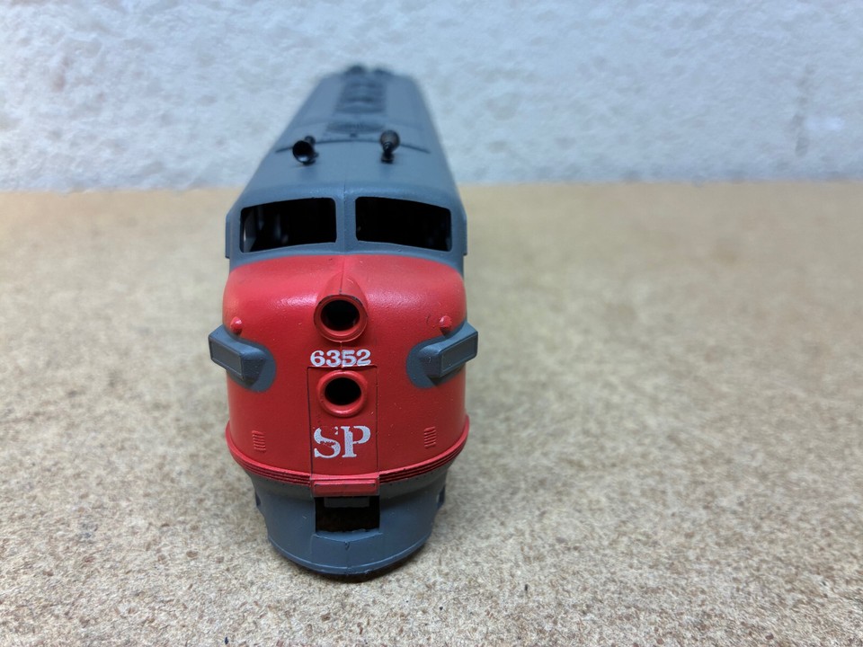 Athearn HO Scale Powered Southern Pacific Super Power F7A Unit w/Brass ...