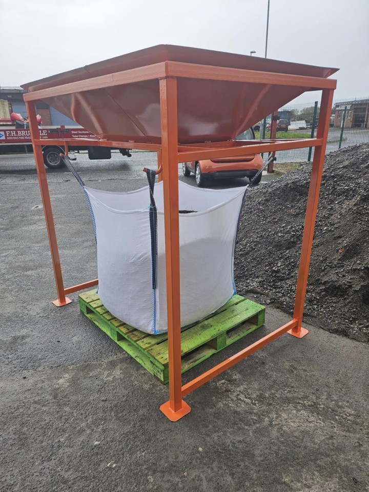 AGGREGATE BULK BAG BAGGING HOPPER SAND LOGS WASTE FREE UK MAINLAND ...