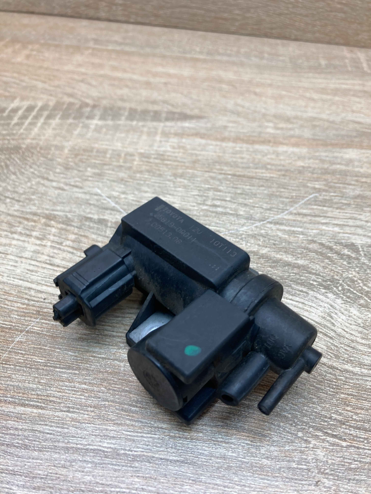 25819 0R011 70051308 Toyota Lexus With Plug Vacuum pump Solenoid ...