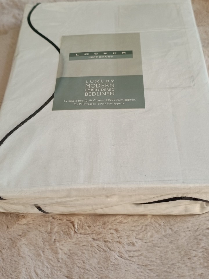 Jeff Banks Two Single Bed Quilt Covers Cream Embroidered Wobbly Line ...