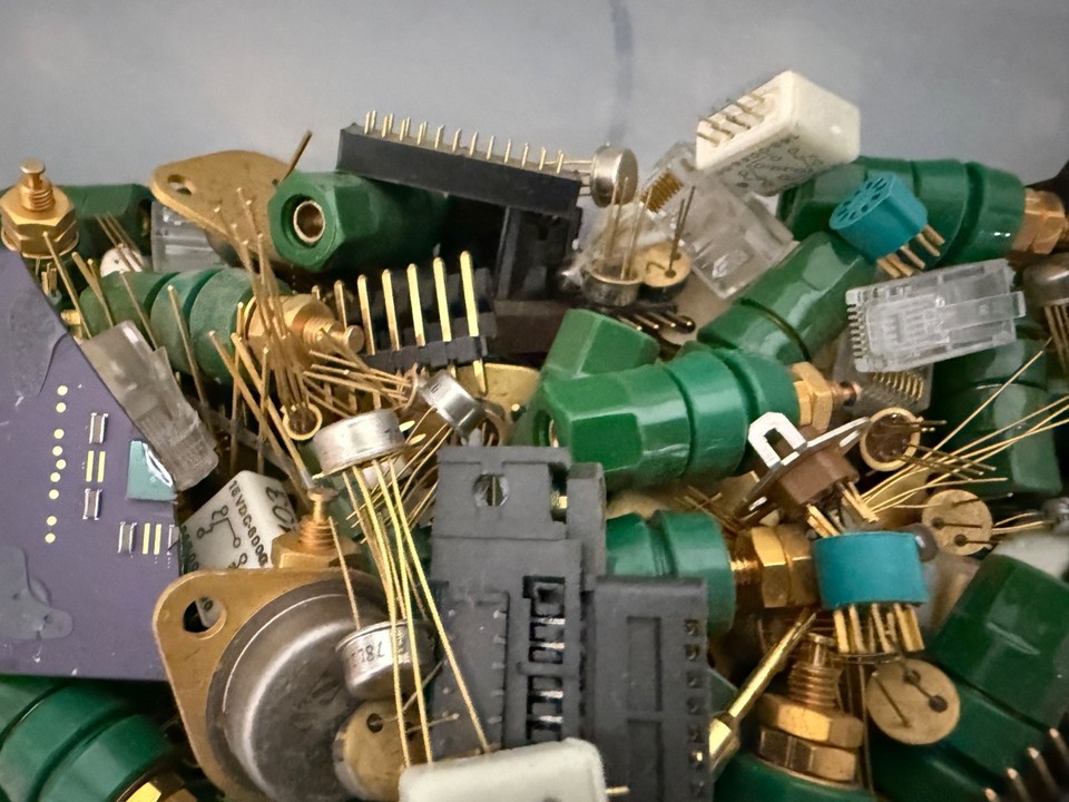 5+ lbs Vintage Gold Plated Transistors & Electronic/Computer Scrap Gold ...