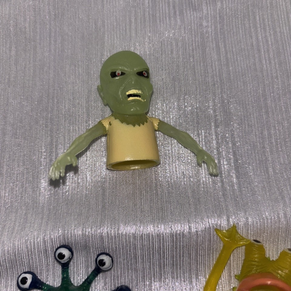 Lot of 9 Halloween Finger Puppets Aliens Monster Monsters Creepy Toys ...