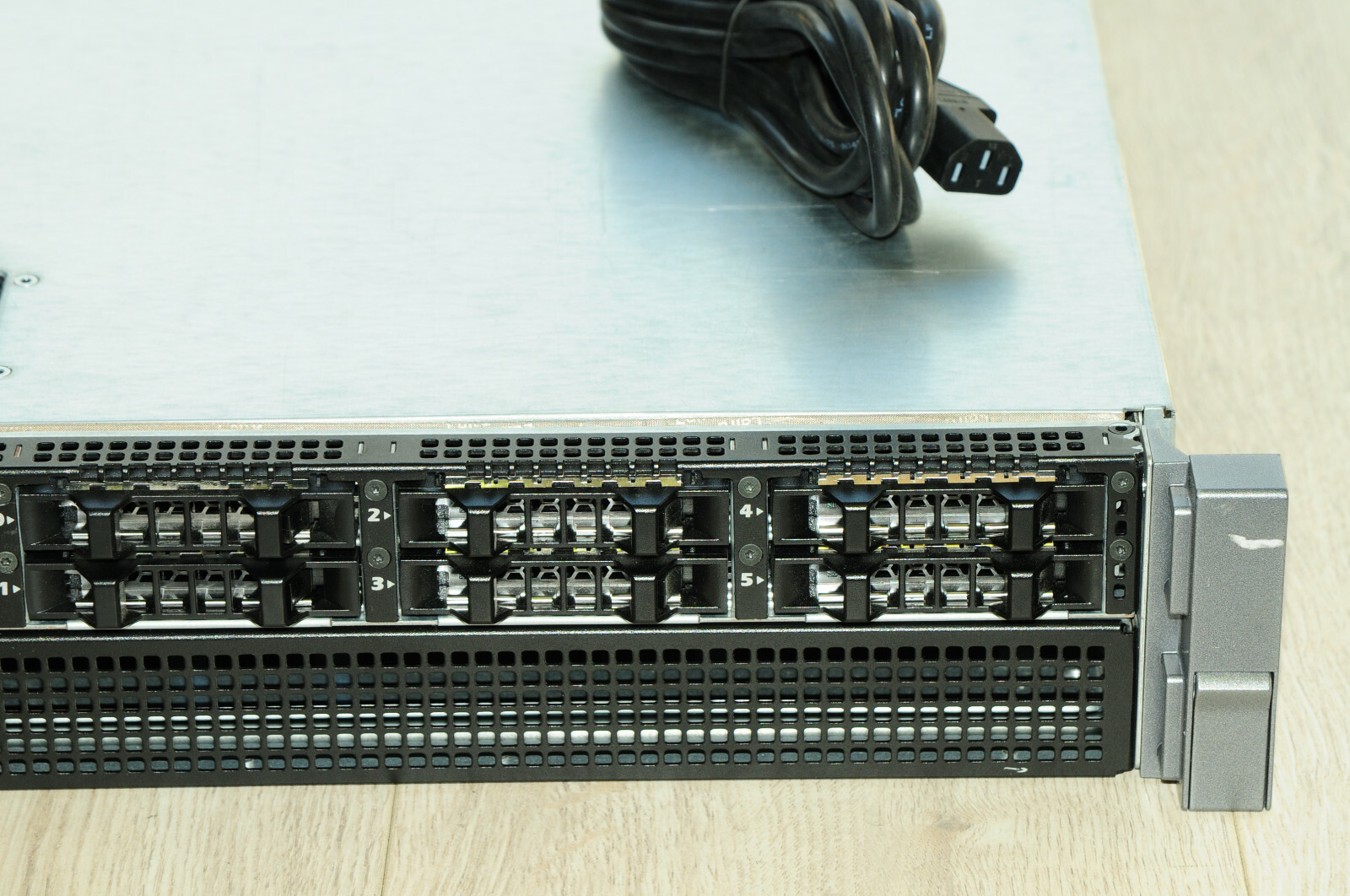 Dell PowerEdge R715 32 Core Server AMD Opteron 128Gb Ram 2x 300Gb HDD ...