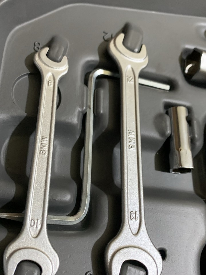 BMW E39 COMPLETE Emergency Trunk Tool Kit Box M5 540i 530i 528i 525i ...