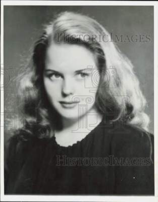 1943 Press Photo Actress Beatrice Pearson in "Get Away Old Man ...