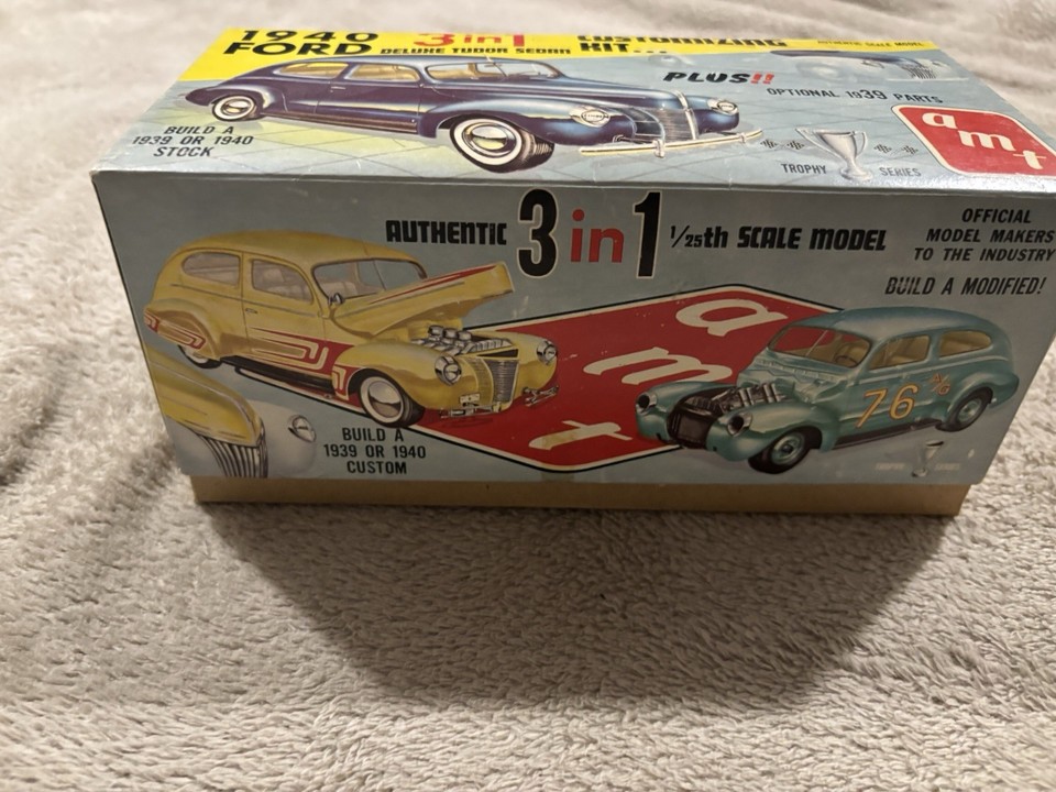 Vintage AMT 240 1940 Ford Sedan Deluxe Tudor 1/25 Car Kit | eBay