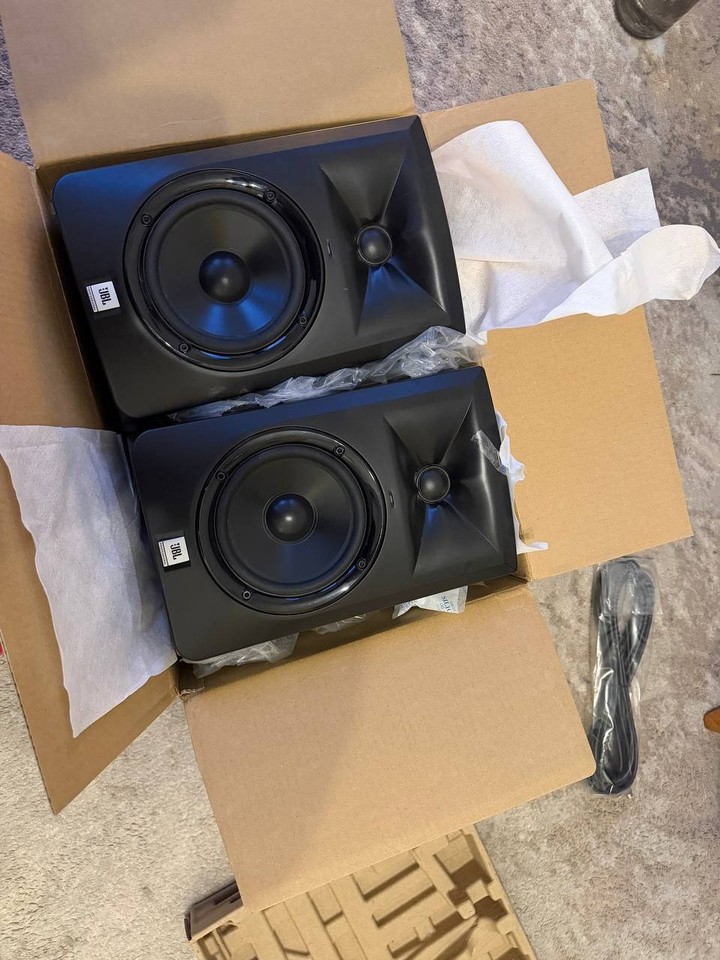 JBL LSR305 5" Active Powered Studio Monitor (PAIR) Excellent Condition ...