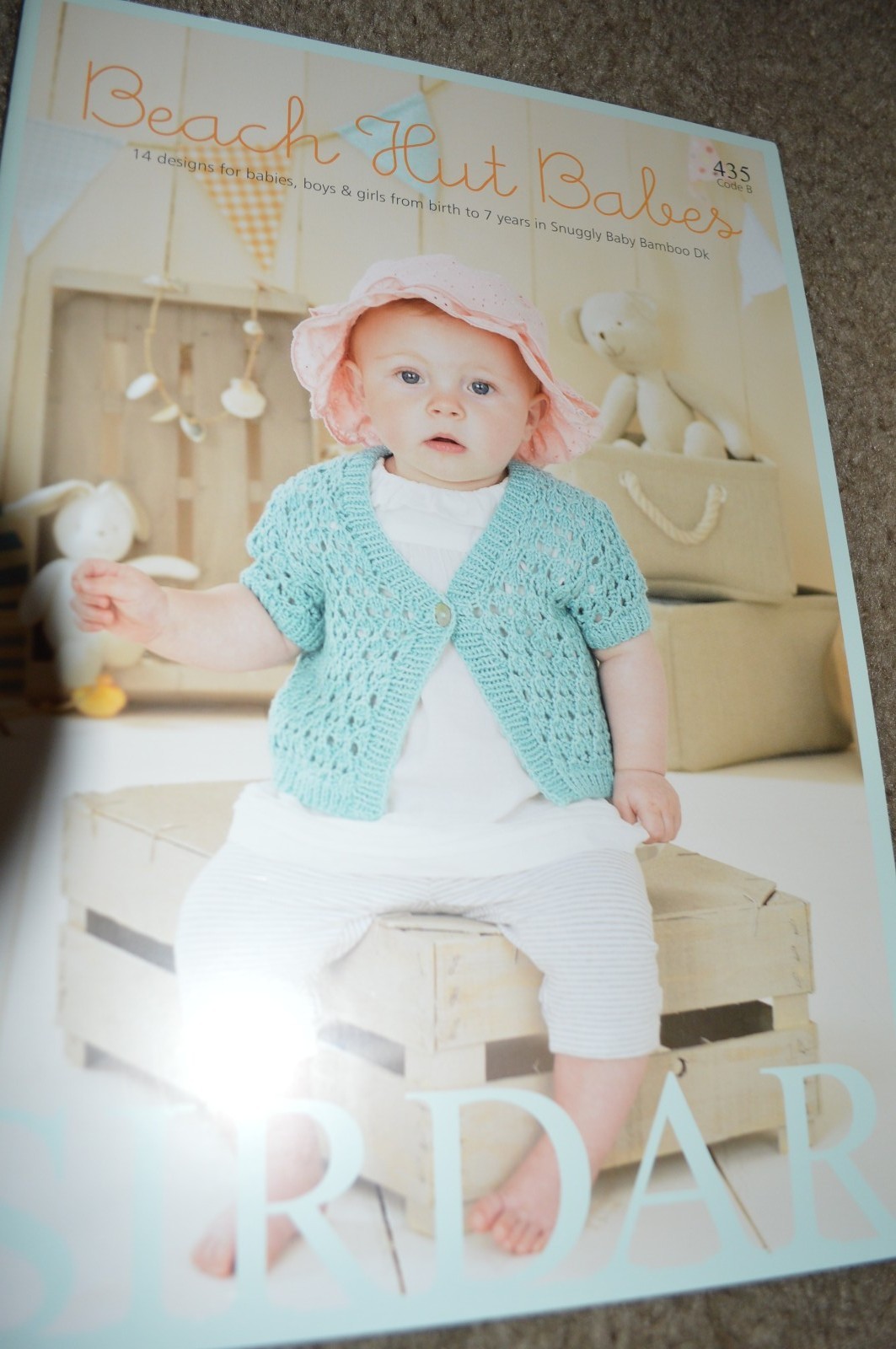 Sirdar Knitting Pattern Book 435 Beach Hut Babies 14 designs 0-7 yrs | eBay