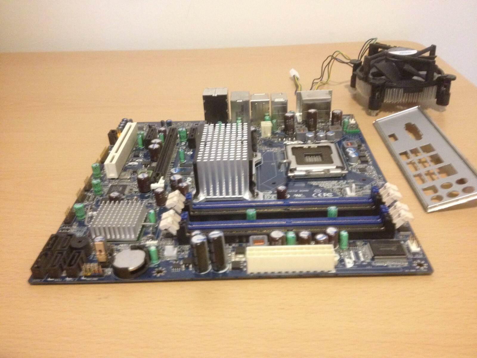 EC. INTEL DESKTOP BOARD - AA E27729-310 - MODEL: DG45ID + INC. EXTRAS ...