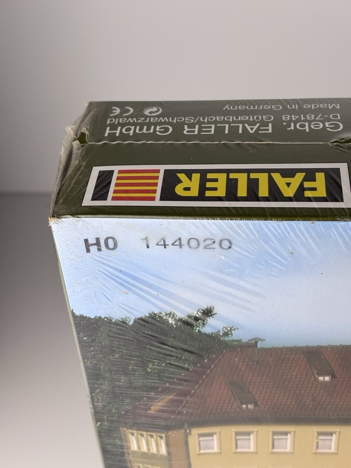 Faller Military Barracks With Toll Bar And Vehicle Shed #4020 HO Scale ...