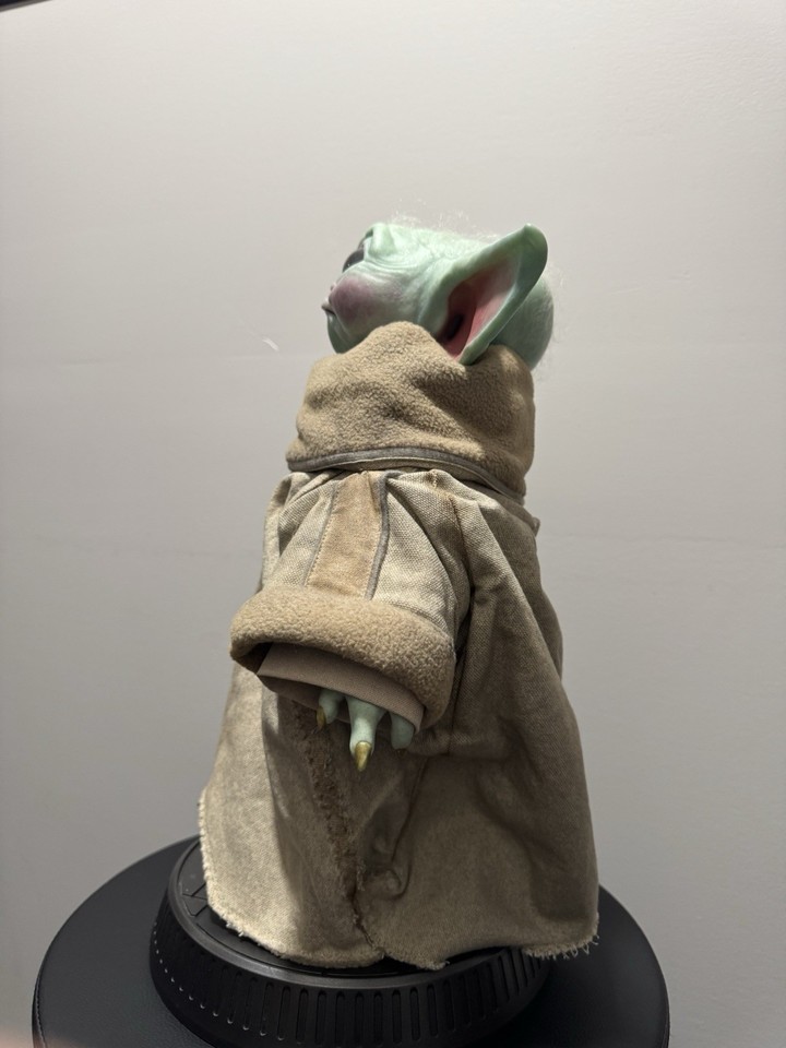 Star Wars The Mandalorian The Child Grogu Sideshow Statue Lifesize Open ...