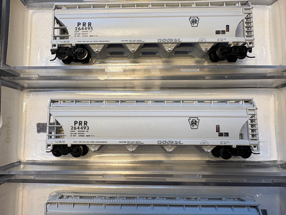 Atlas N Scale 4 Bay Center Flow Hoppers Lot #4: PRR 1000 Aksarben Demi ...