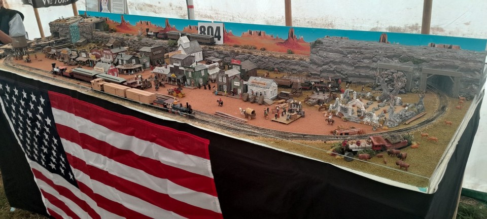 HO SCALE DCC MODEL RAILWAY EXHIBITION STANDARD LAYOUT. | eBay UK