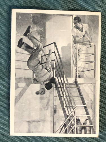 1965 Trading Card - James Bond 007 -#18 Where is she? Quick ...