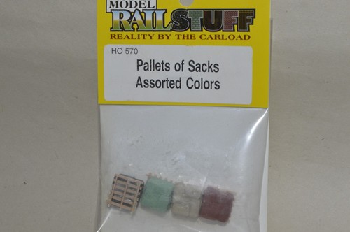 HO scale Model Rail Stuff 570 pallets of sacks (4) freight car load | eBay