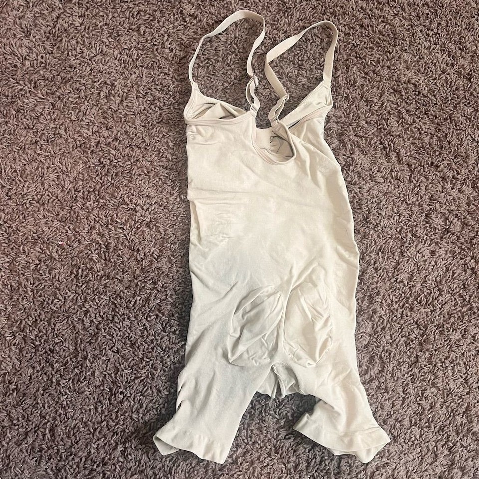 Skims Women's Seamless Sculpt Bodysuit Beige Medium Adjustable Straps ...