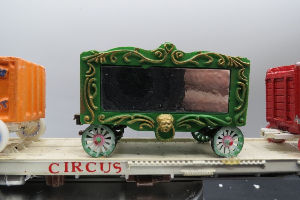 HO Scale "Hunt Brothers Circus" Flat Car With 4 Excellent Circus Wagons ...
