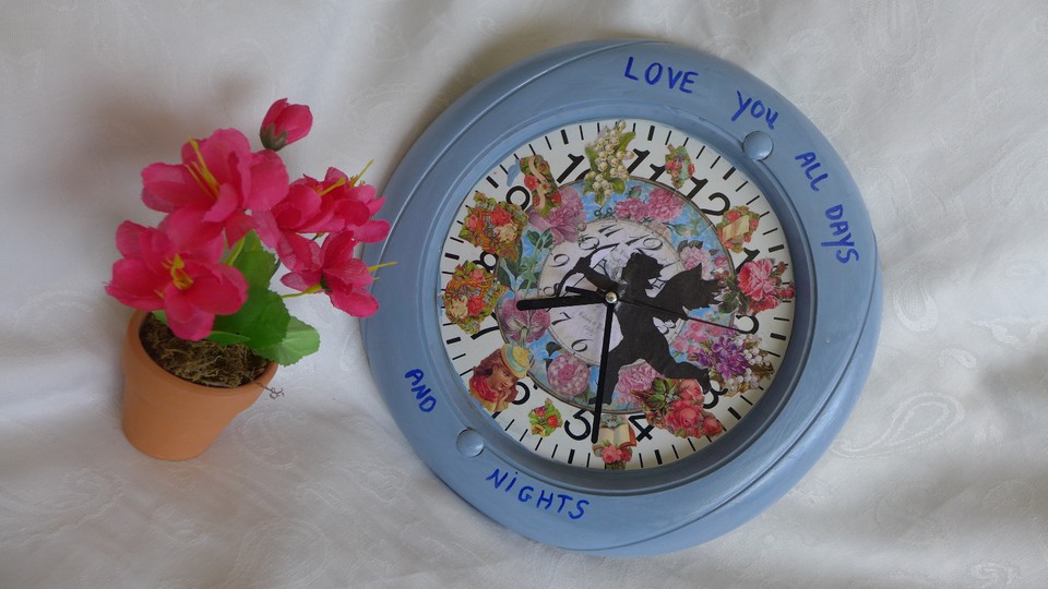 HANDMADE CLOCK PAINTED WOOD ROUND HANGING DECOR NOT WORKING FOR LOVE ...