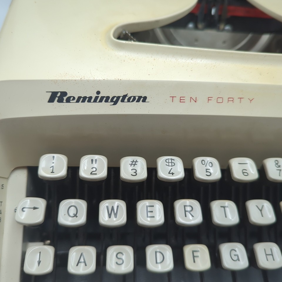 Vintage Remington Ten Forty 1040 Typewriter w/Case Made in Holland ...