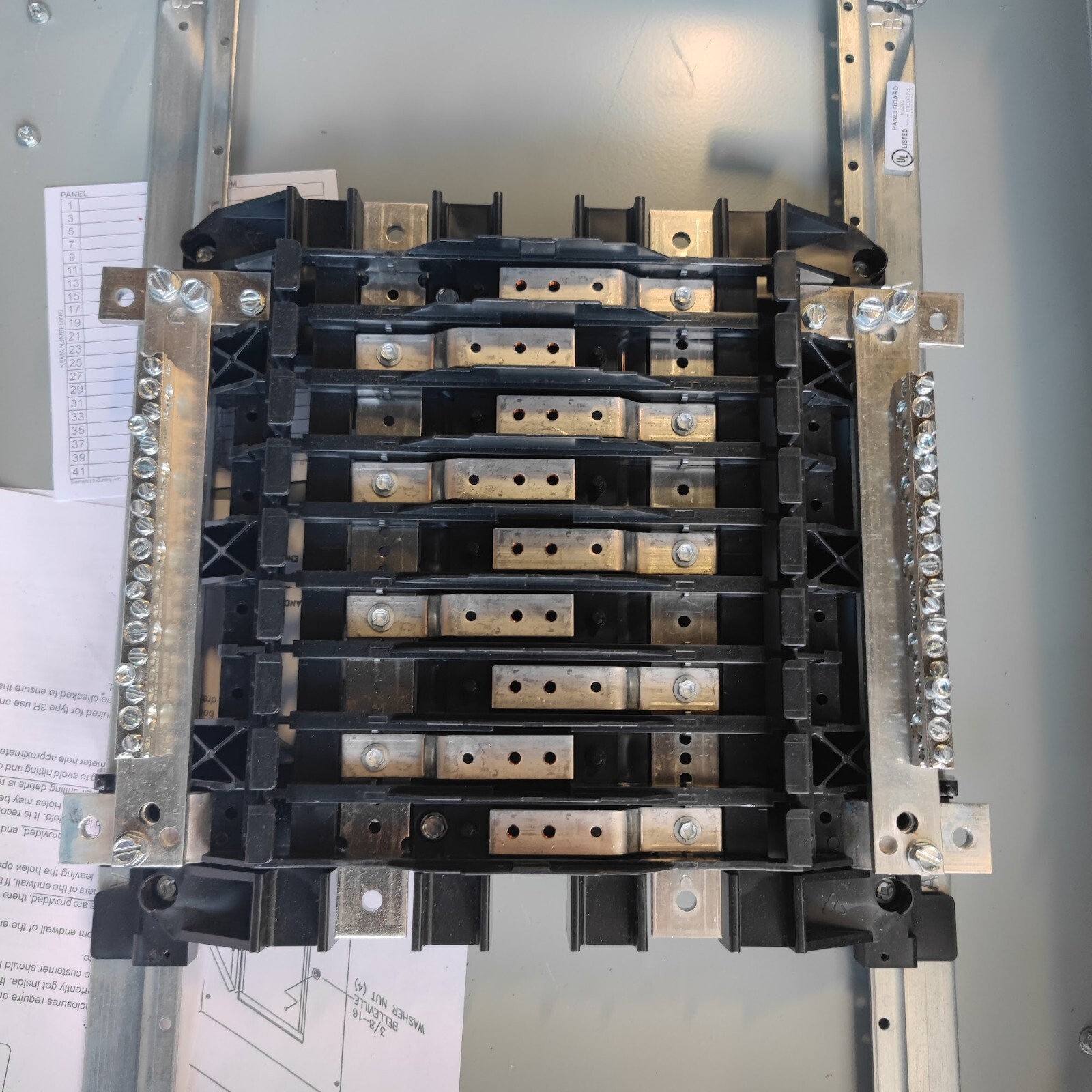 SIEMENS 250 AMP PANELBOARD 240 120 V SINGLE PHASE 1PH 3W 18 Cir NEMA 3R ...