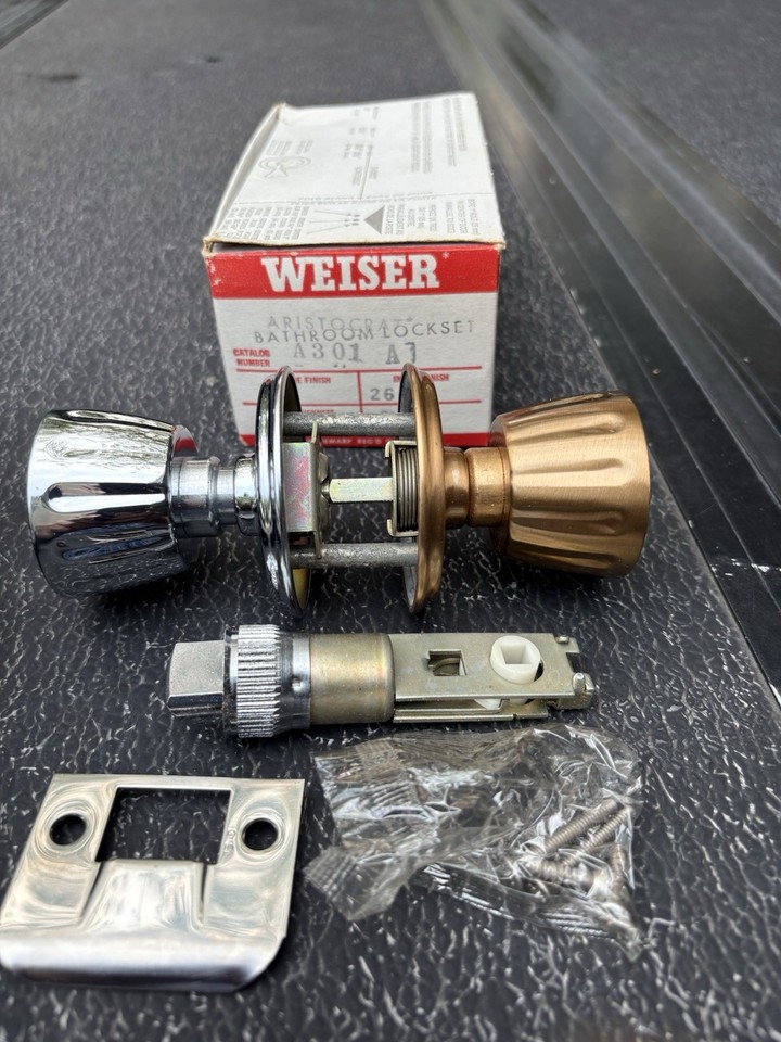 Weiser Aristocrat A301 A Bronze Chrome Locking Bell Door Knob Latch ...