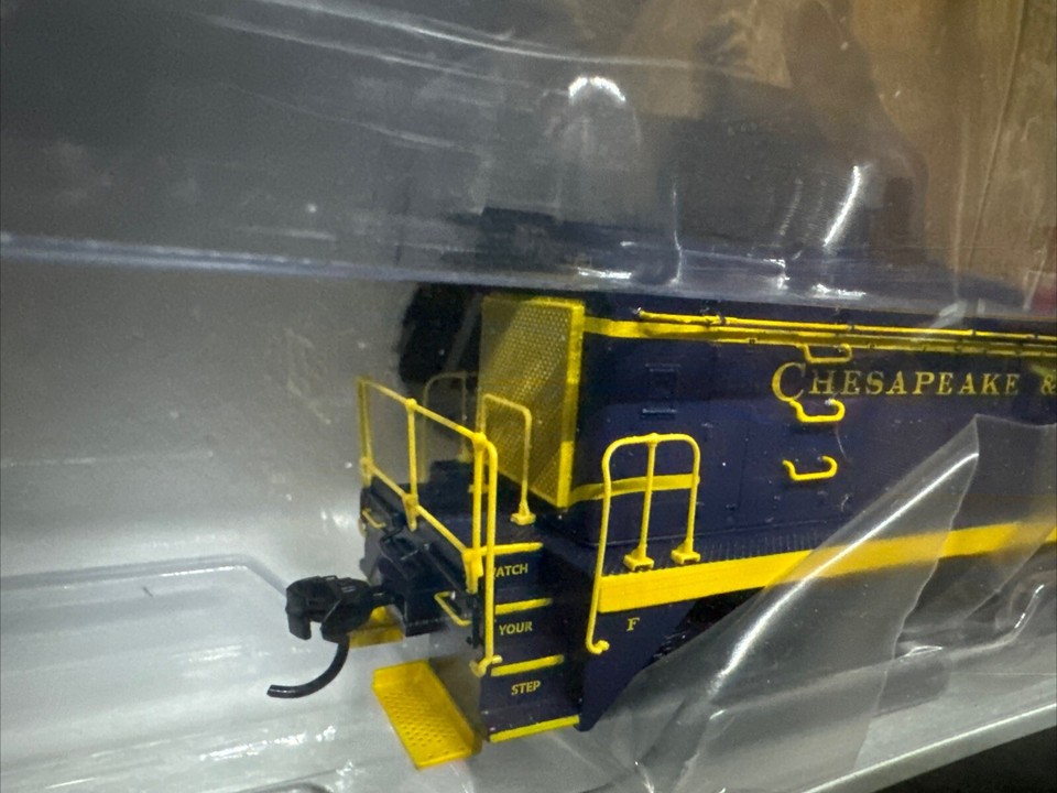 Walthers Proto 920-48501 HO Scale EMD SW9 Diesel Chesapeake & Ohio C&O ...