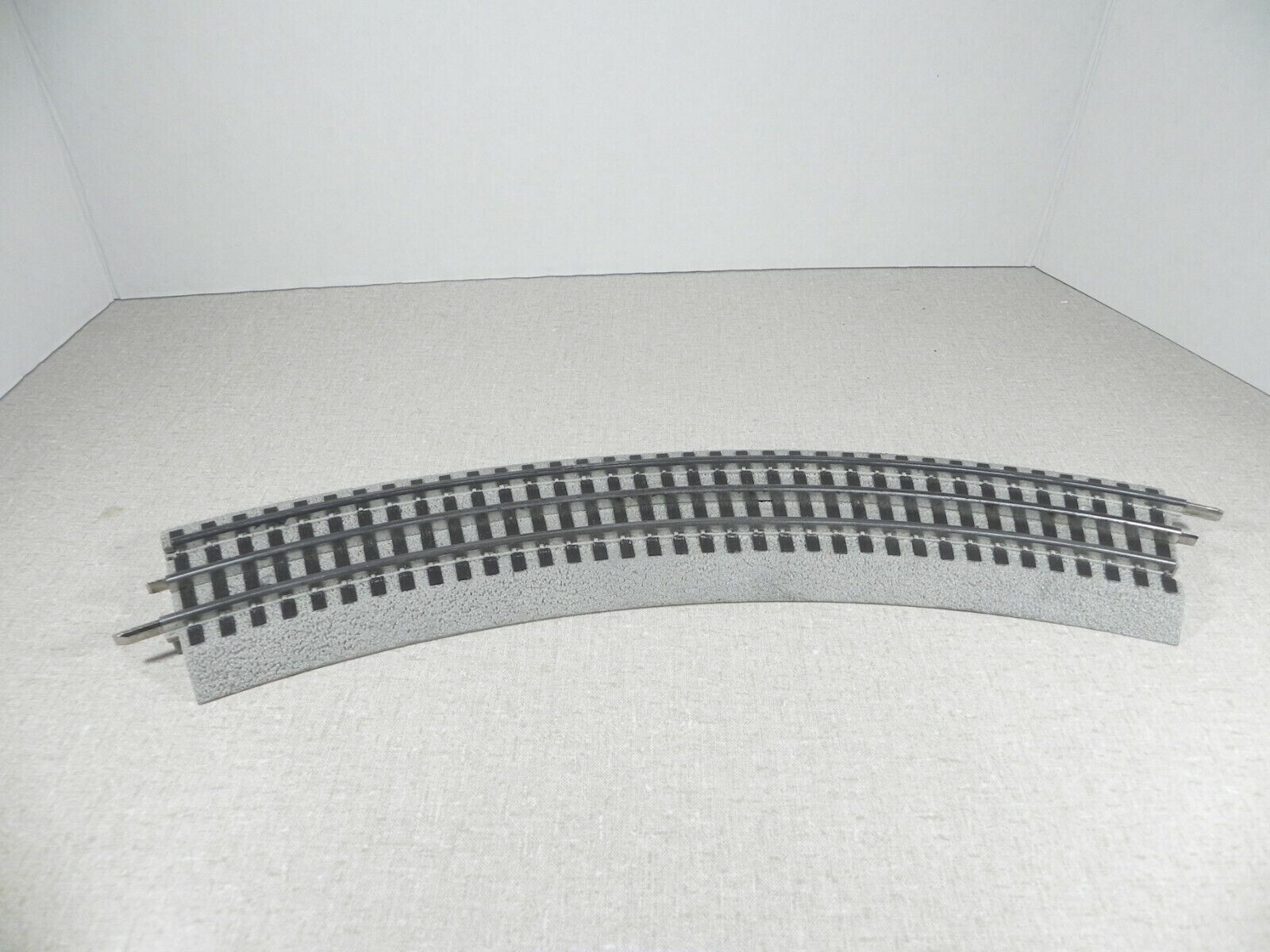 O GAUGE LIONEL FASTRACK CURVE O36 ....4 PACK TRAIN TRACK 6-12015 GENTLY ...