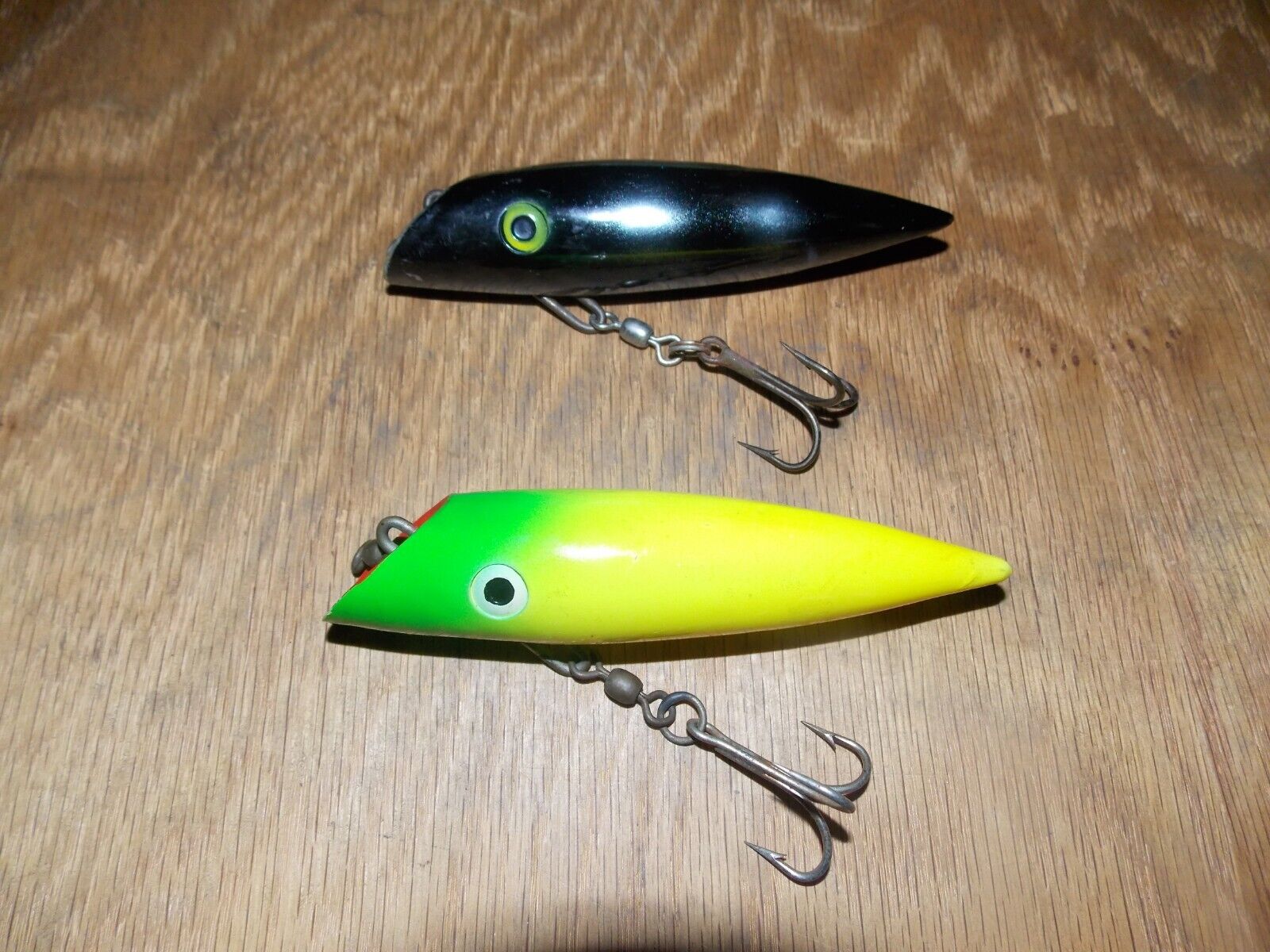 2 RARE Grizzly Canadian Plug Lures 1- Black W/Silver 1- Grn/Chart 4.75 ...