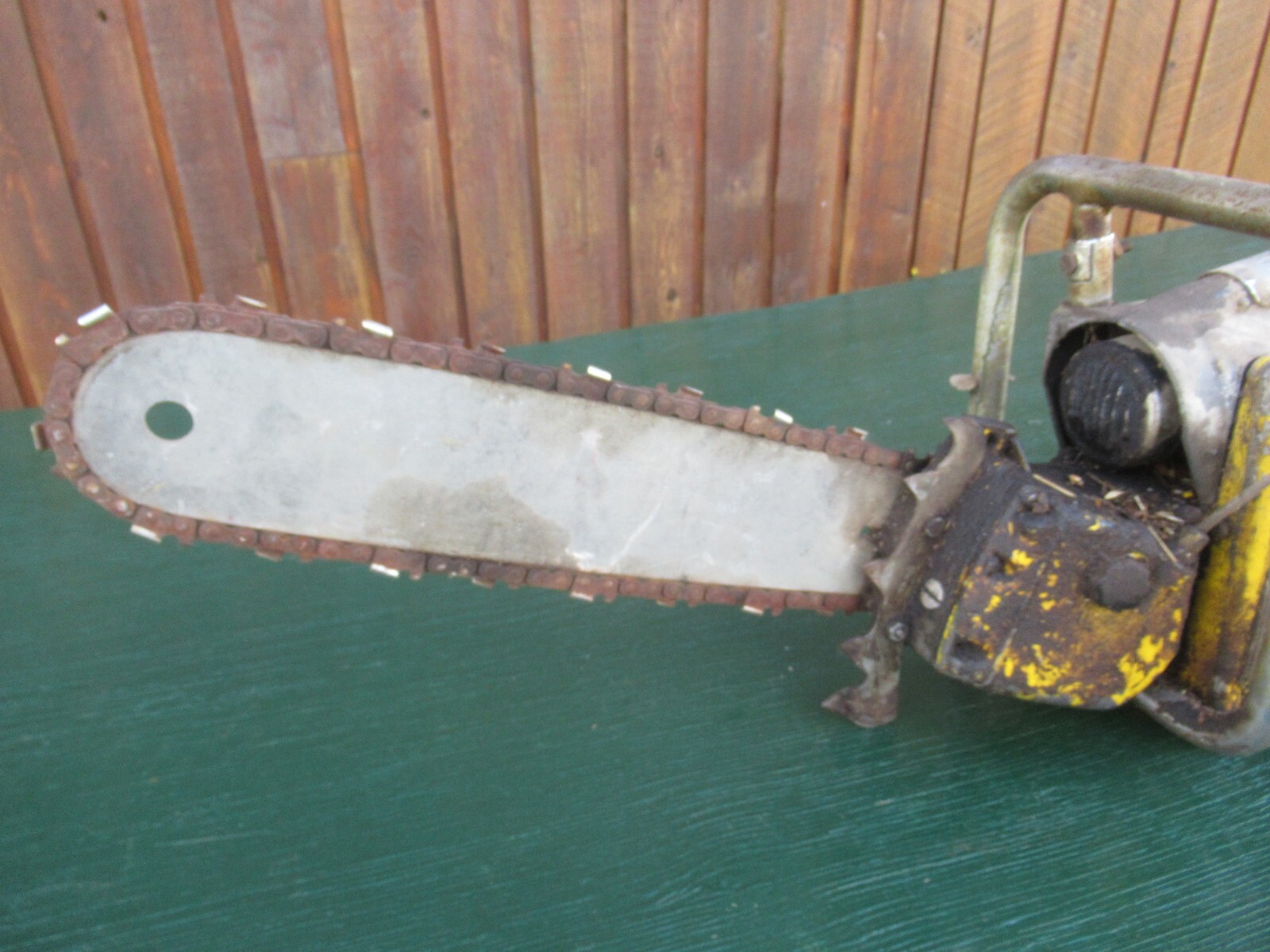 Vintage McCULLOCH SUPER 33 Chainsaw Chain Saw with 16" Bar with Log ...