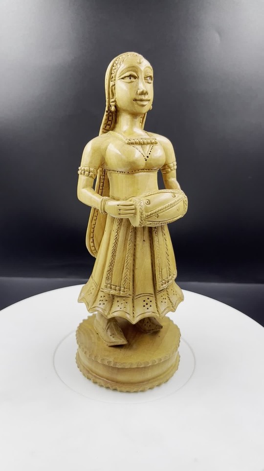 Di Legno Lady Con Dholak IN Mano,Intagliato a Mano Decor Tradizionale ...