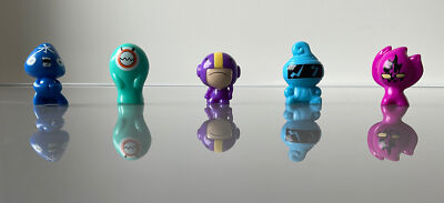 Knuckle Jacks Indoor Game Set Five 5 Collectable Gogo's in Drawstring ...