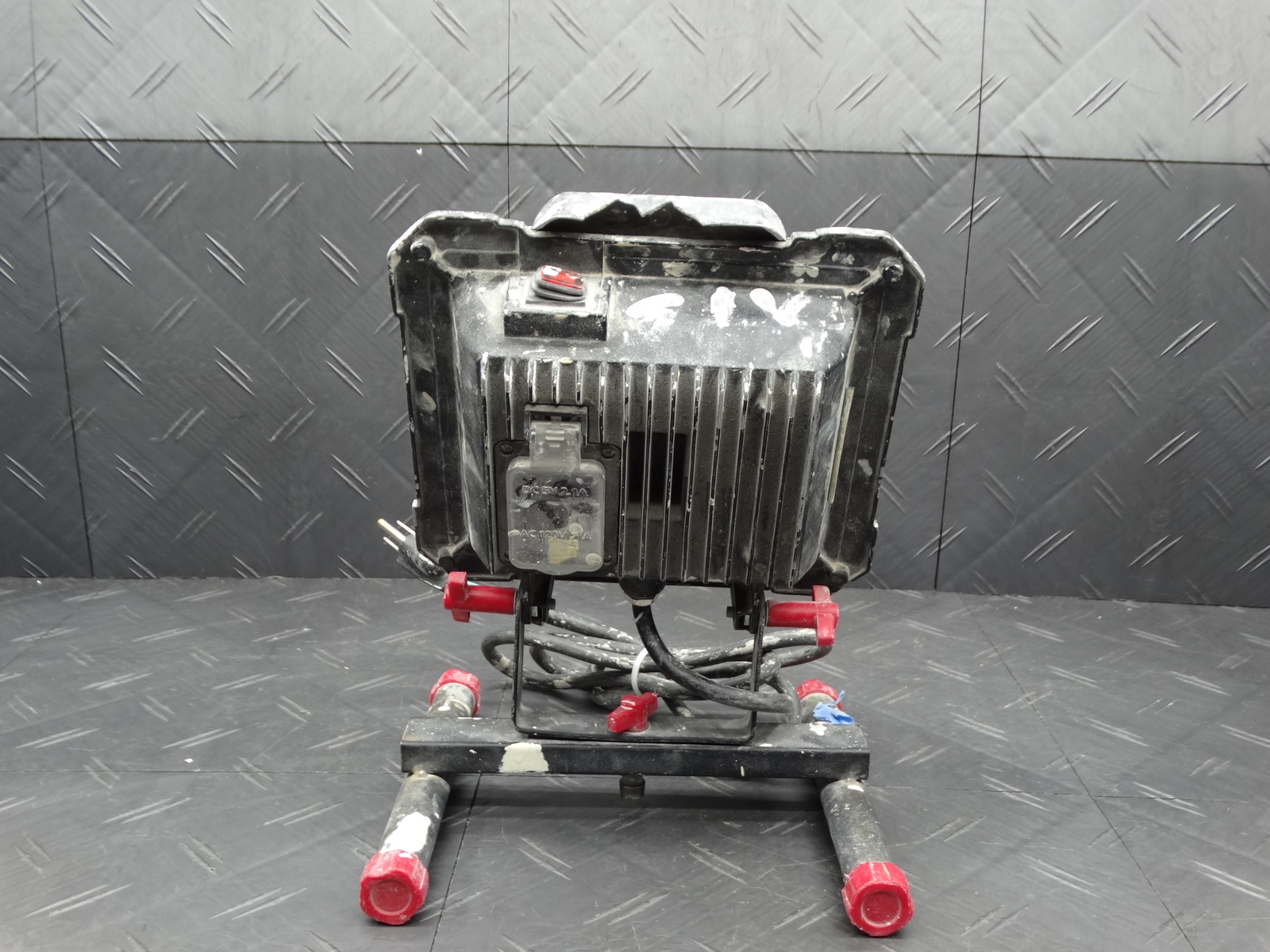 Husky 5000 Lumens Portable Integrated LED Stand Up Work Light K40188Y ...