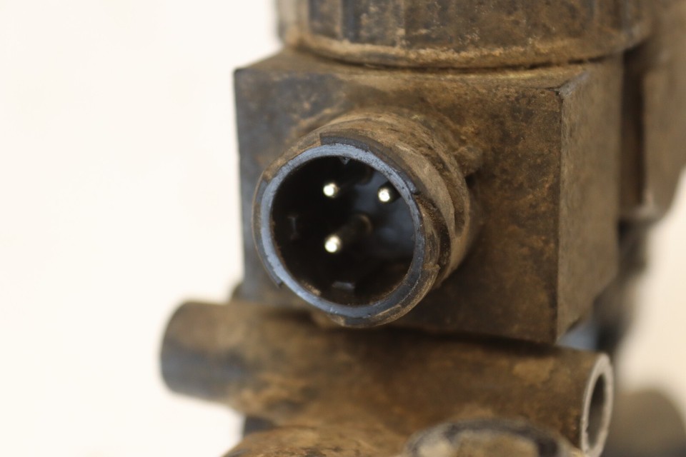 2019-2023 VOLVO VNL 760 D13 BENDIX AIR BRAKE RELAY VALVE ASSEMBLY OEM ...