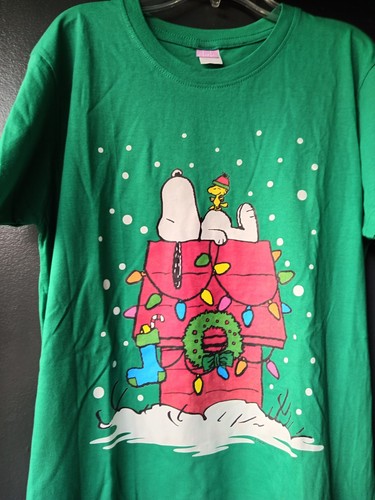 Women's Christmas Green Snoopy on Dog House with Lights Tee T-Shirt 2XL ...