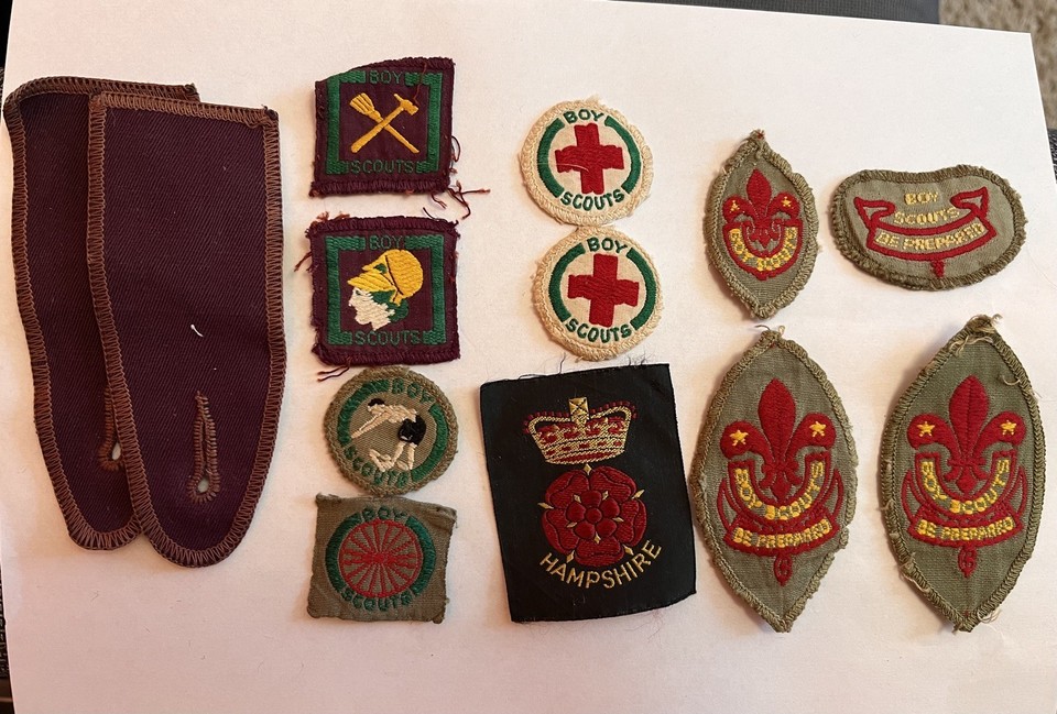 11 X VINTAGE BOY SCOUTS BADGES/PATCHES & PAIR SENIOR EPAULETTES & green ...