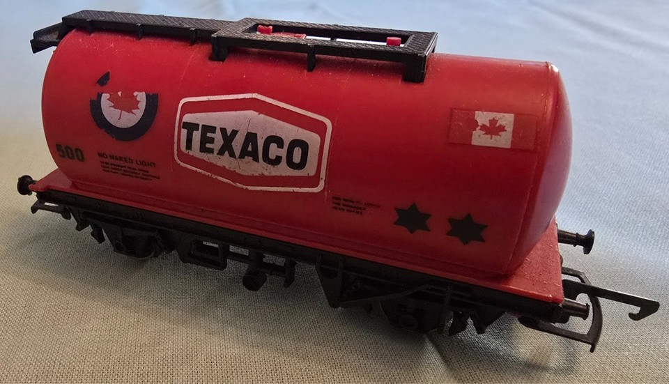 Hornby & Lima OO Gauge Tank Wagons Job Lot – Shell, Texaco, Total ...