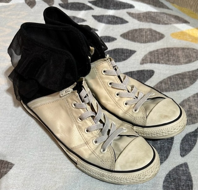 Women's Converse White w Black Ruffle Shoes Size 6 EUC MUST SEE !!! | eBay