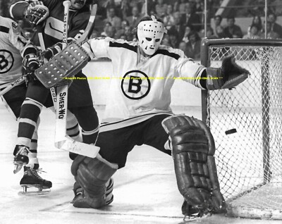 GILLES GILBERT Makes BIG SAVE 8x10 Photo BOSTON BRUINS Star GOALIE 1973 ...